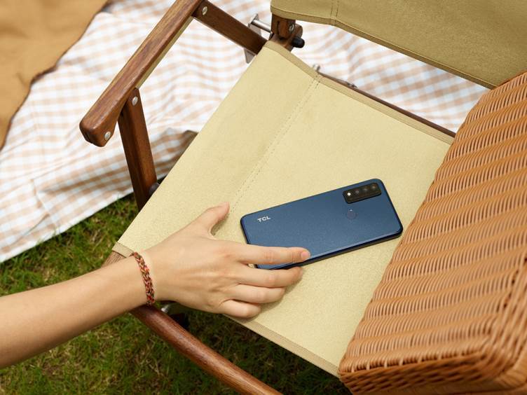 5 Features to look for in a mid-range 5G Android smartphone - Get It ...