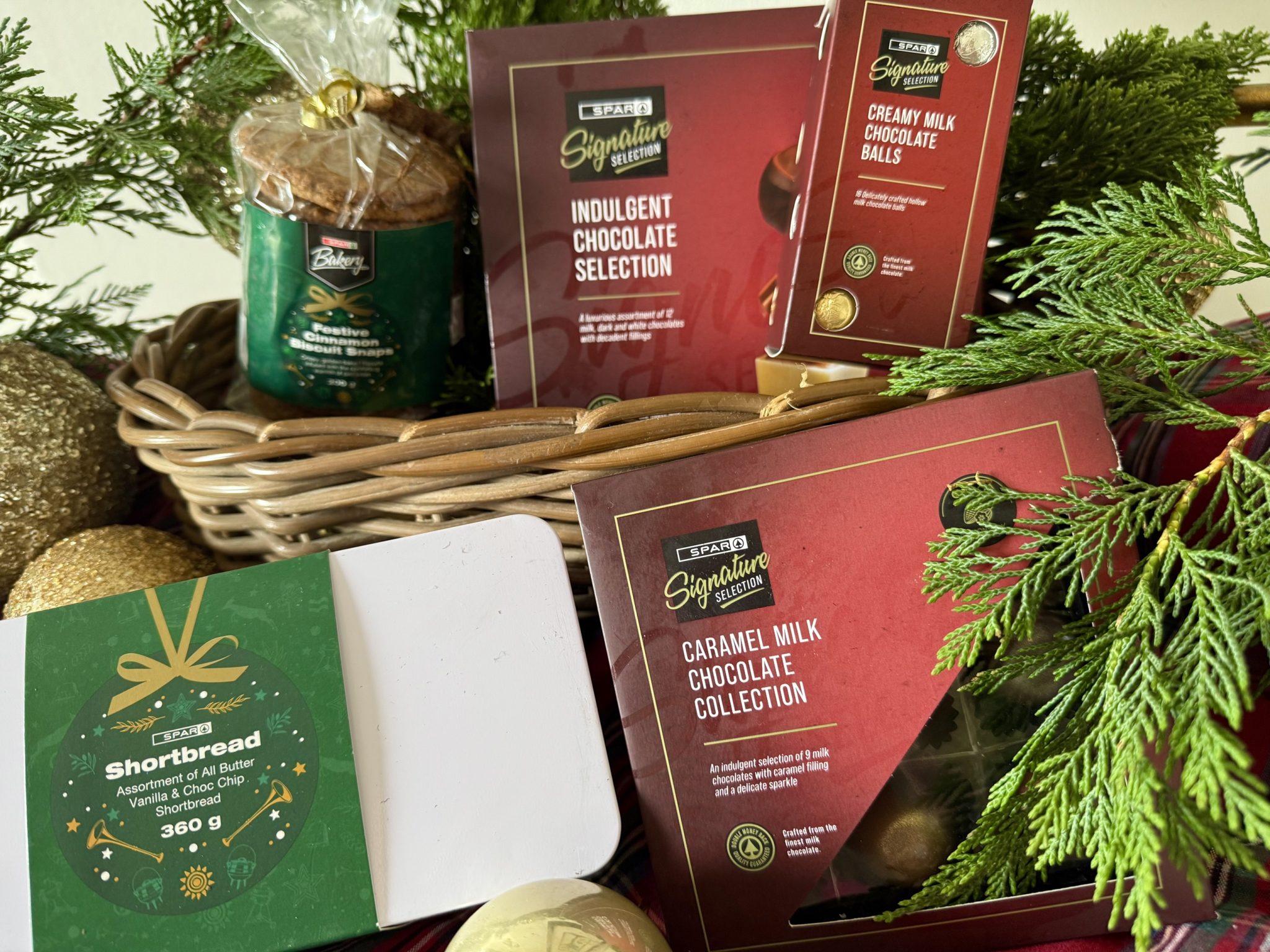 A festive shop … and a chance to win R10 000 vouchers with SPAR’s Elfie ...